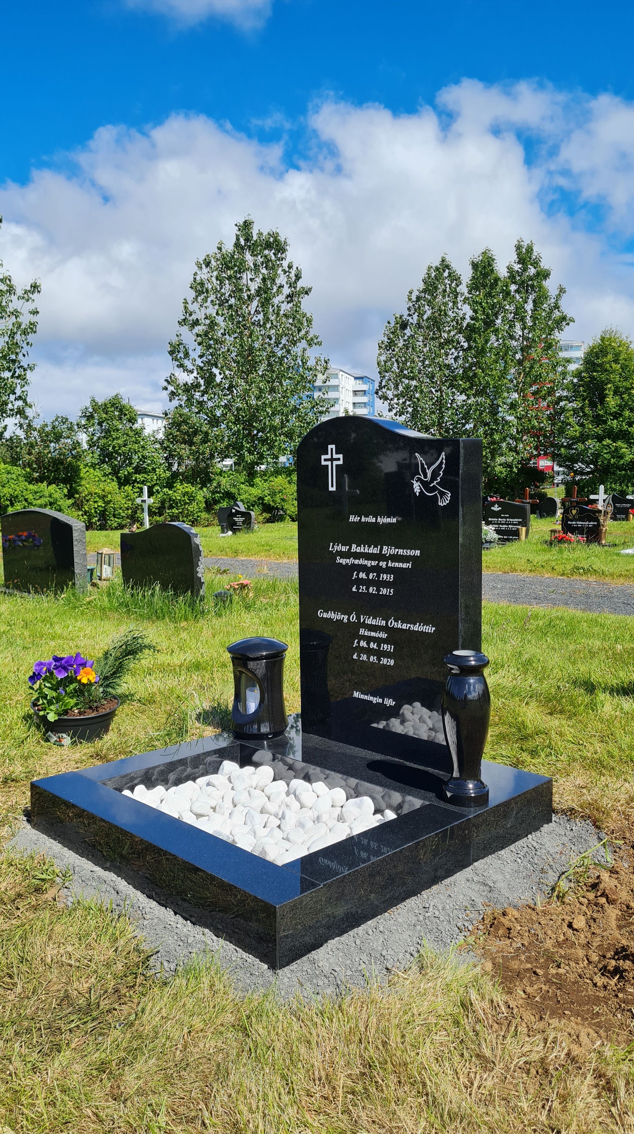 Legsteinar svart granít – Granít Verk