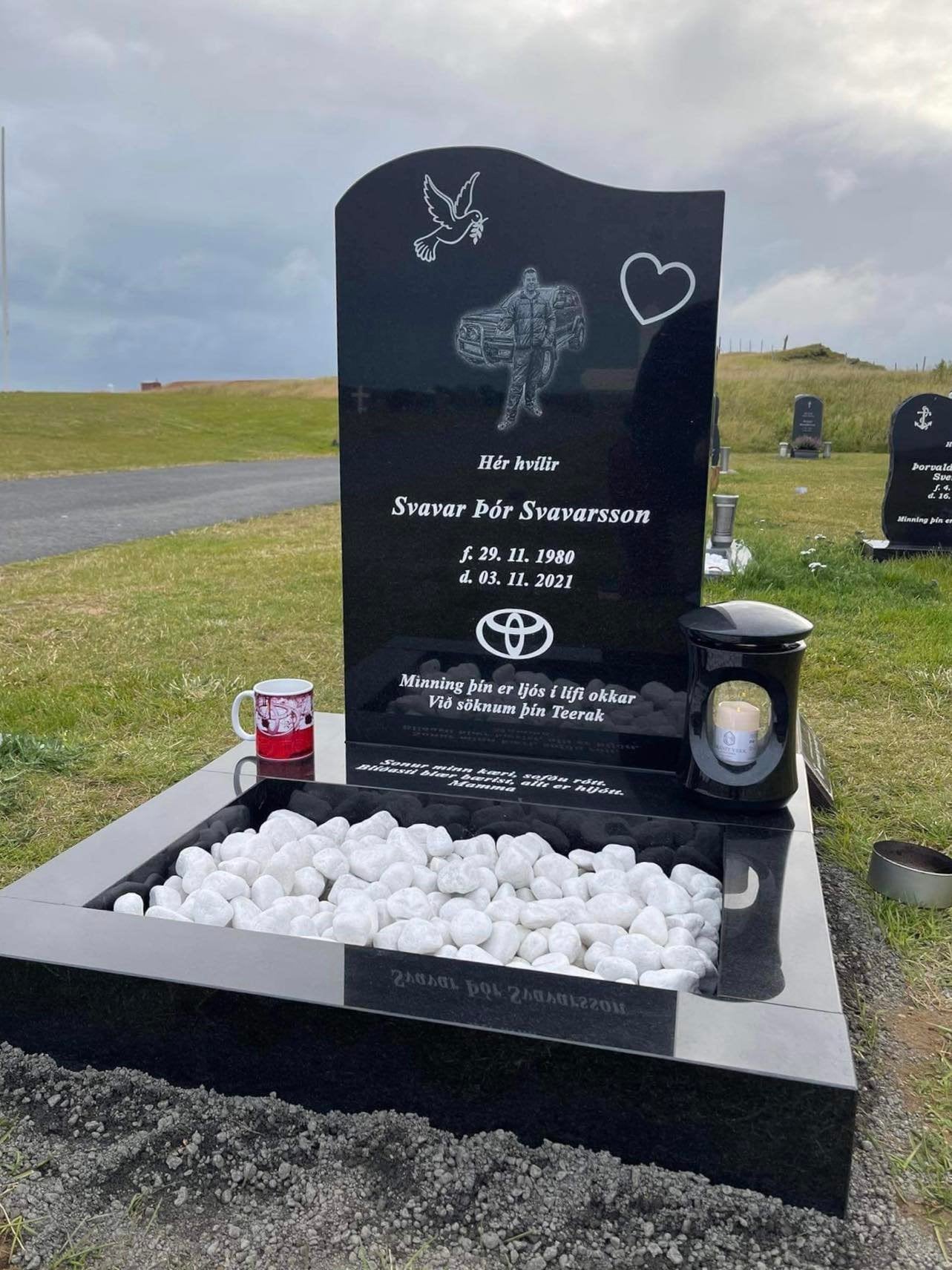 Legsteinar fyrir einföld eða tvöföld leiði – Granít Verk
